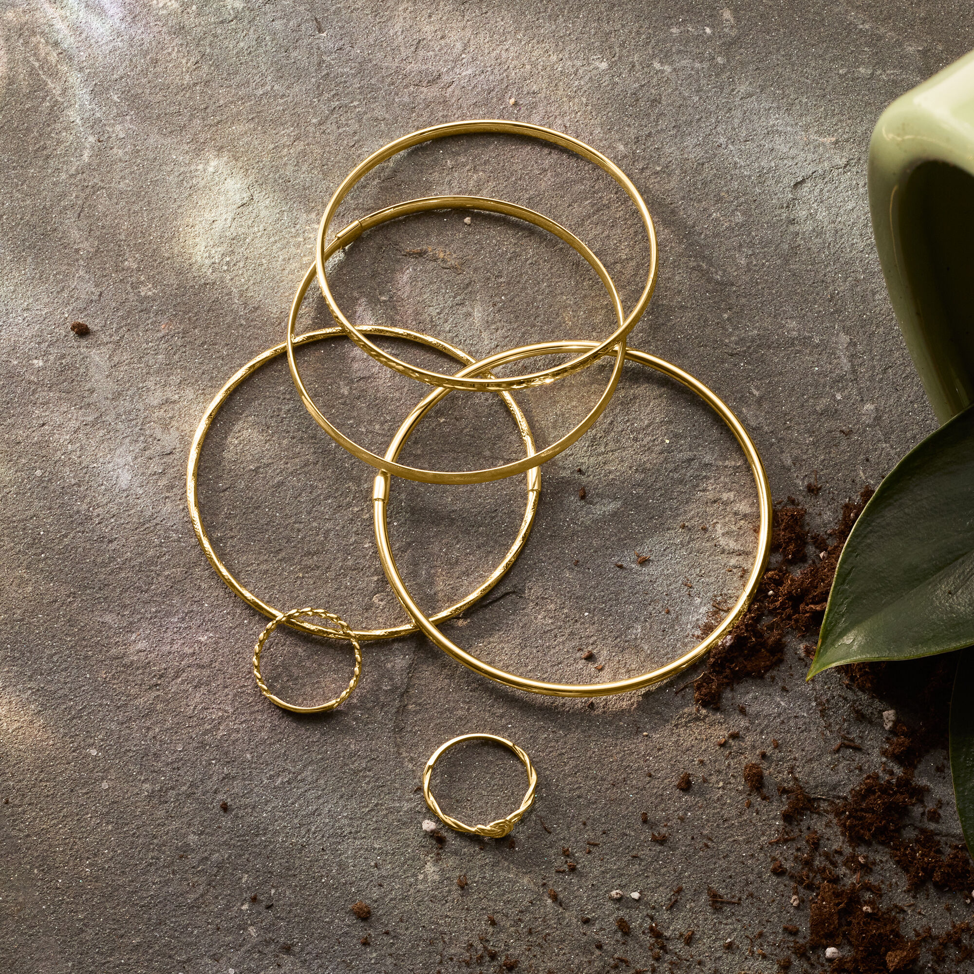 Italian 10kt Yellow Gold Bangle Bracelet